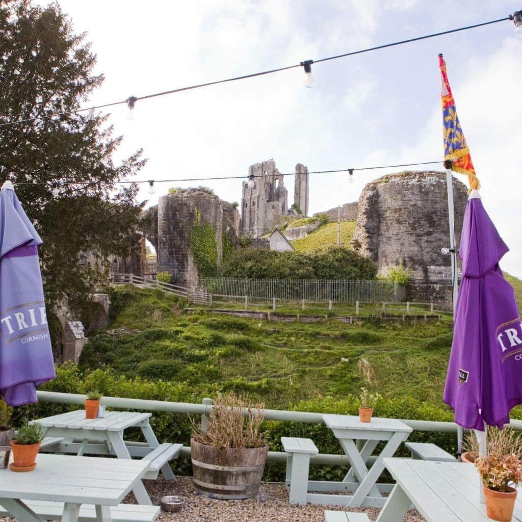 Best Pubs in Dorset: Discover the Jewel of Corfe Castle