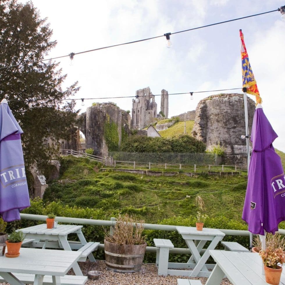 Best Pubs in Dorset: Discover the Jewel of Corfe Castle